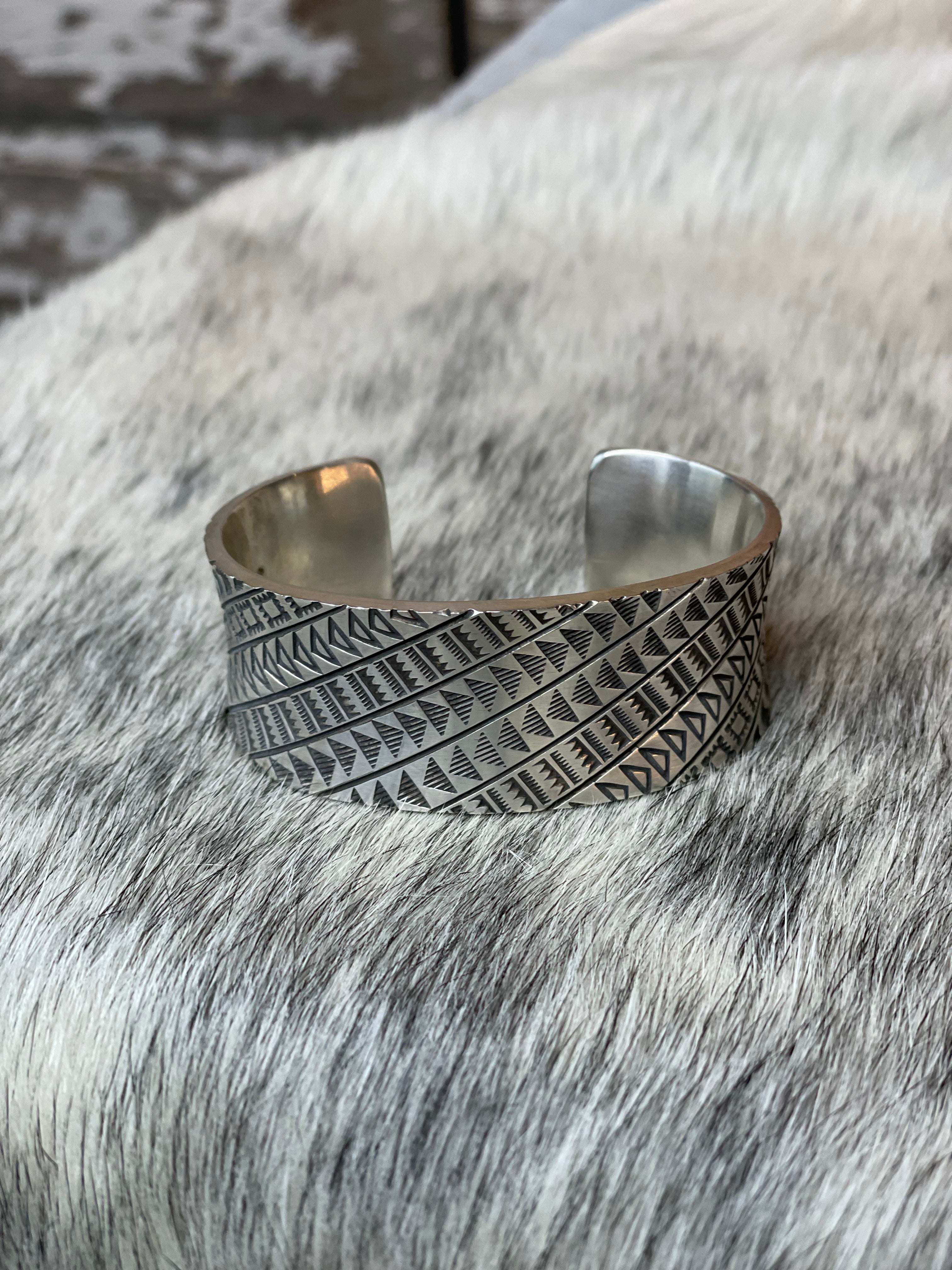 The Cavalier Cuff – 1806 & Co.